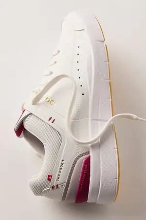 On Roger Centre Court Sneakers - White/grenadine