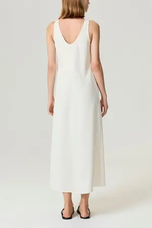 NOCTURNE Flowy Sleeveless Maxi Dress