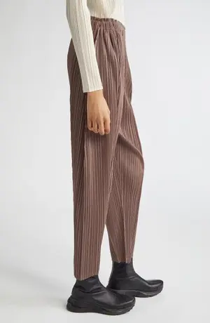 Issey Miyake Thicker Bottoms Pleated Tapered Ankle Pants - Brown