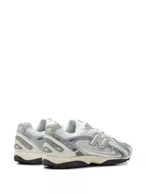 NEW BALANCE 204l Sneakers - Silver