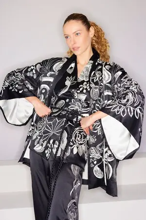 Natori Couture Nouveau Embroidered Silk Kimono - Black