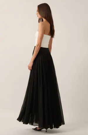 MODENAIRE Strapless Tulle Gown