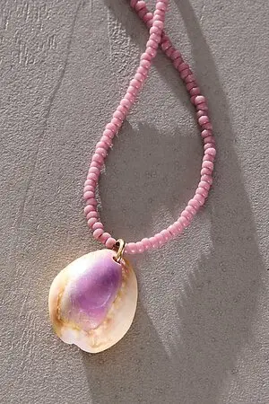 STUDIO DIXIE Shell Adorned Pendant Necklace - Lavender