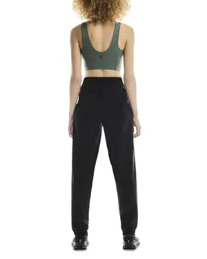 On Core 2-in-1 Cropped Top - Olive