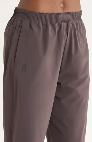 On Focus Stretch Joggers - Pebble
