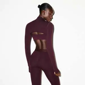 SKIMS Vintage Seamless Long Sleeve Shrug - Currant