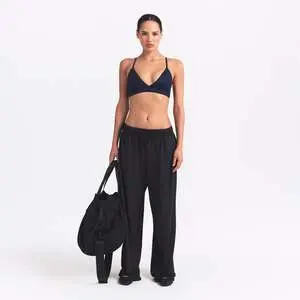 SKIMS Triangle Bra | Deep Neutral | Medium | Nike Shine - Navy