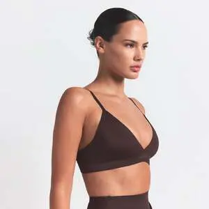 SKIMS Triangle Bra | Deep Neutral | | Nike Shine - Phoenix