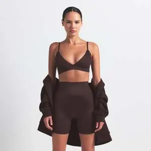 SKIMS Triangle Bra | Deep Neutral | | Nike Shine - Phoenix