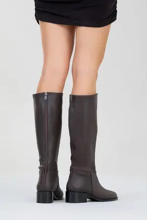 PROLOGUE SHOES Svetlo Back-zip Knee-high Boots - Brown Faux Leather