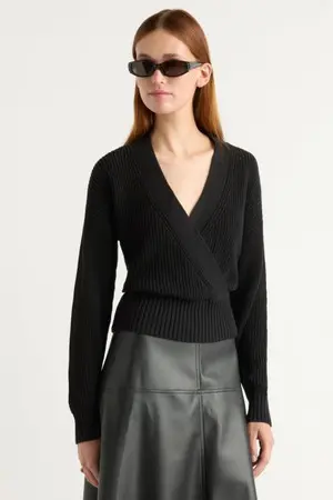 Modern Citizen Maren Cropped V-Neck Sweater Black