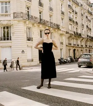 HMD Criselda Velvet Dress - Black
