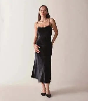 HMD Calsi Velvet Dress