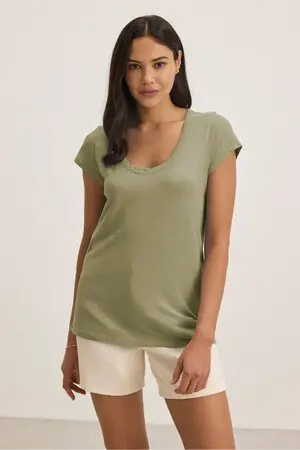 Velvet By Graham & Spencer Scoop Neck T-shirts For Women