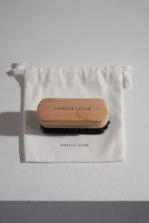 Janessa Leoné Hat Brush
