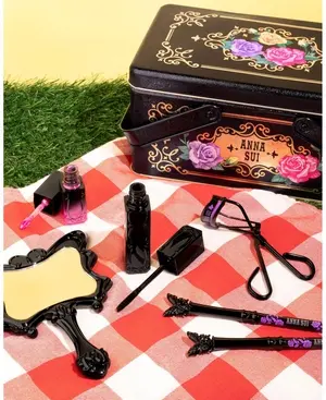 Anna Sui Eyelash Curler N