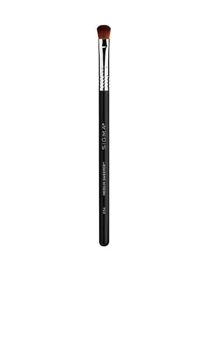 SIGMA BEAUTY E54 Medium Sweeper Brush