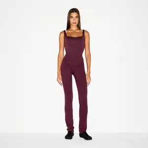 Nike Skims Matte High-waisted V-panel Straight Leggings - Red