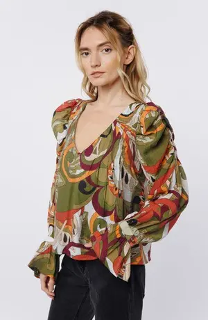 CIEBON Kysandra Abstract Print V-neck Top