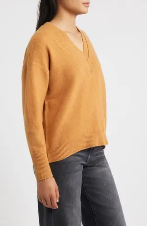 CITY BLUES Long Sleeve V-neck Sweater - Cognac