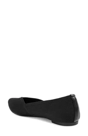 Me Too Alivia Pointed Toe Flat - Black