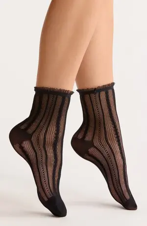Nordstrom Sheer Lace Quarter Socks - Black