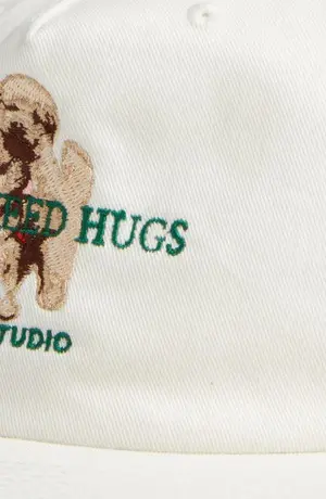 SANTO STUDIO Thugs Need Hugs Baseball Cap - Cream