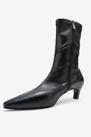 PROLOGUE SHOES Alora Kitten Heel Boot - Black
