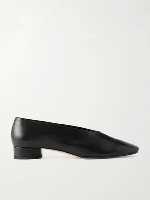 AeydĒ Delia Leather Pumps - Black