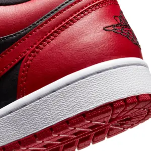 JORDAN 1 Low Sneakers