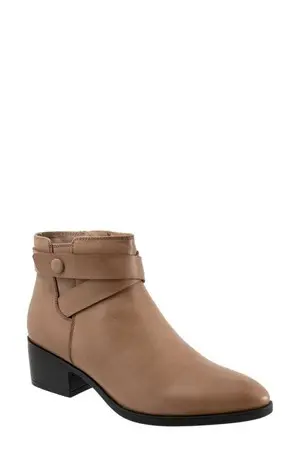 Softwalk Stacked Heel Shoes For Women