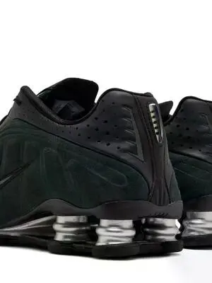Nike Shox R4 Sneakers - Black