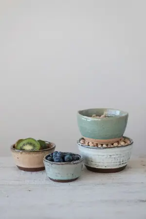 STORIED HOME Stoneware Bowls With Reactive Glaze Finish