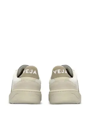 VEJA V-90 Sneakers - Beige