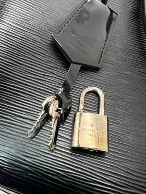LOUIS VUITTON Gm Pont Neuf Épi Tote Bag - Black