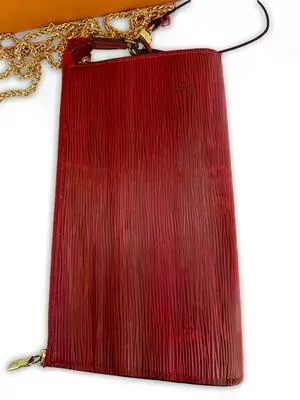 LOUIS VUITTON 24 Epi Pochette Accessoires Clutch - Red
