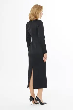 GIZIA Maxi Dress With Neckline Trim And Zippered Closure
