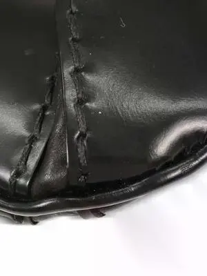 Gucci 1990s-2000s Queen Chain Leather Shoulder Bag