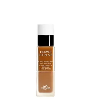 Hermès Plein Air Luminous Matte Foundation 75c Gold Is A Cool,slightly Bronze-colo