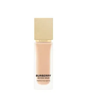 Burberry Beyond Wear Perfecting Matte Foundation - 40 Light Cool