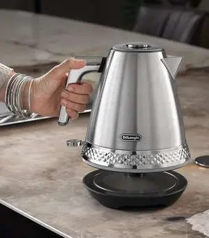 DE'LONGHI Stainless Steel Diadema Kettle