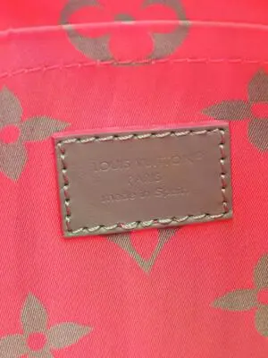 LOUIS VUITTON 2010-2026 Monogram Glow Nil Crossbody Bag - Grey