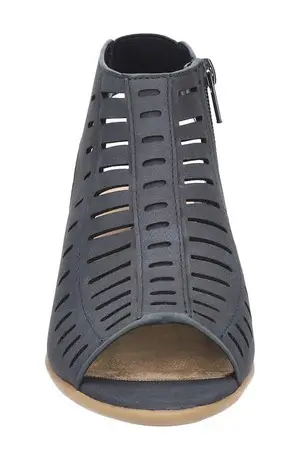 EASY WORKS BY EASY STREET Elevate Caged Sandals