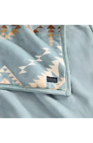 Pendleton Bridge Creek Fleece Throw Blanket