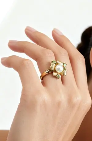 RETRO CHIC Garden Blossom Sculptural Ring