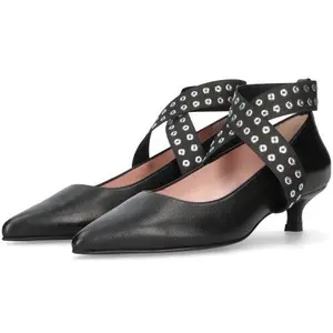 Pretty Ballerinas Pointed Toe Pump With Eyelet Detail