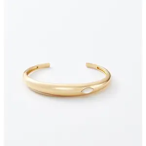 SARA PATINO Calla Cuff Bracelet With Pearl - Gold