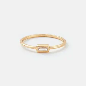 SARA PATINO Single Baguette Ring - Gold