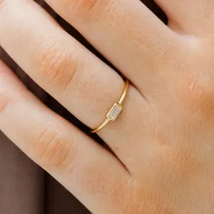 SARA PATINO Single Baguette Ring