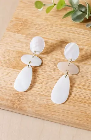 Likhâ Mother-of-pearl Dangle Earrings - White
